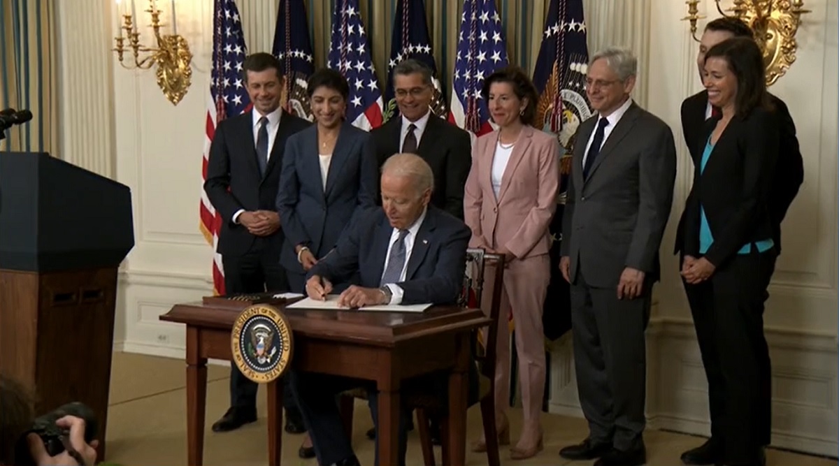 Biden difende la libera concorrenza e attacca le Big Tech