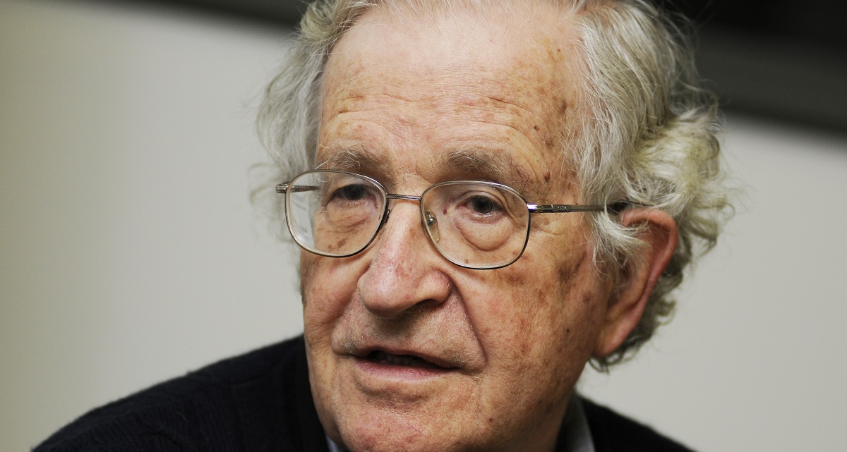 Chomsky: “ChatGPT facilita il plagio, fallisce il sistema educativo”