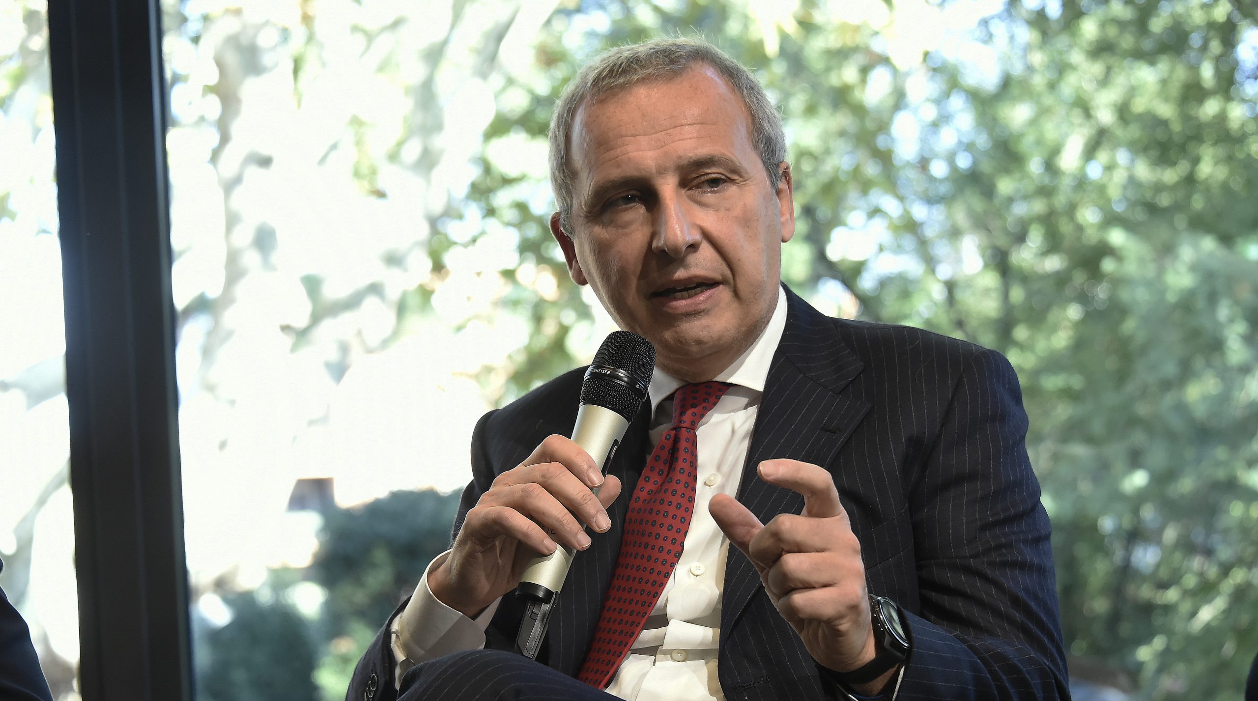 Open Fiber, lauti bonus ai manager. Gestione opaca senza controlli?