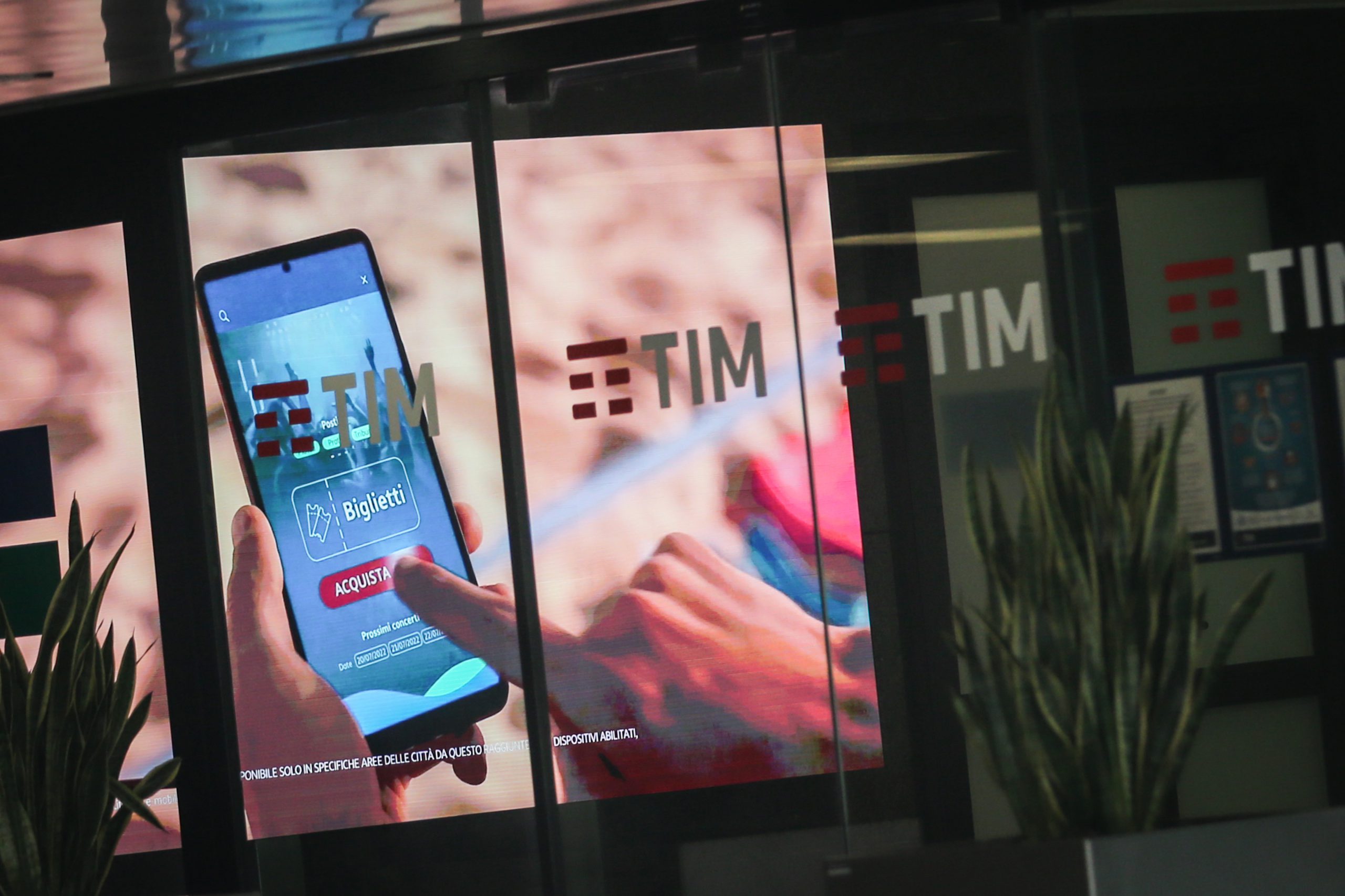 Rete Tim, Barclays ‘Deal NetCo più vicino’. Resta il nodo ServCo