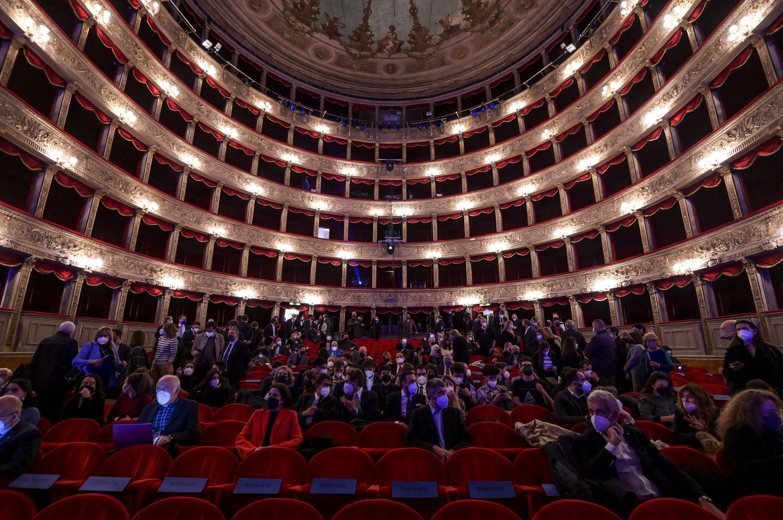 Teatro di Roma: quando il bue da del cornuto all’asino