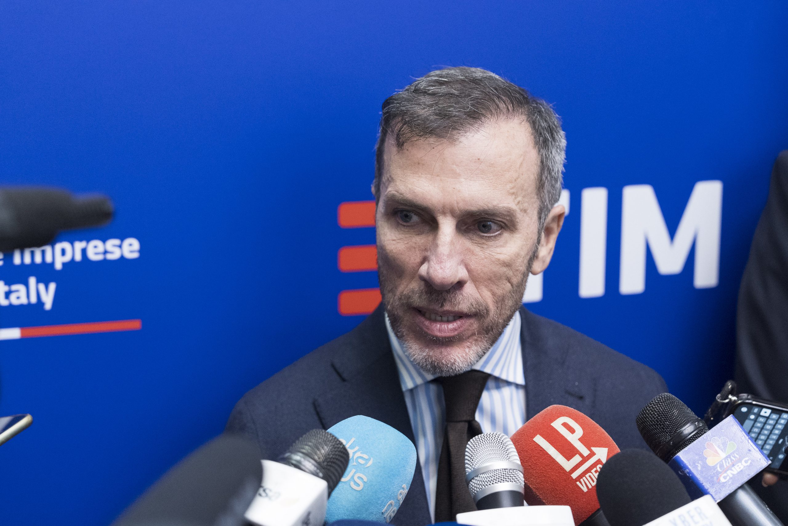 Tim, Labriola: ‘Iliad o Poste unici due per M&A’. Ma quali sinergie?